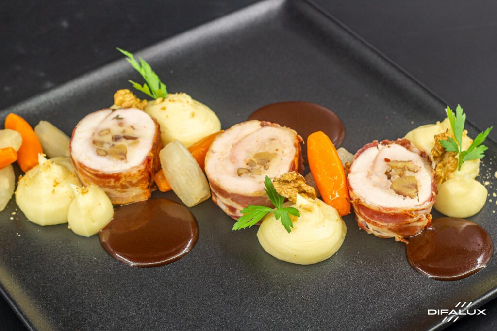 Ballotine de volaille fermière aux châtaignes et noix, légumes confits ...